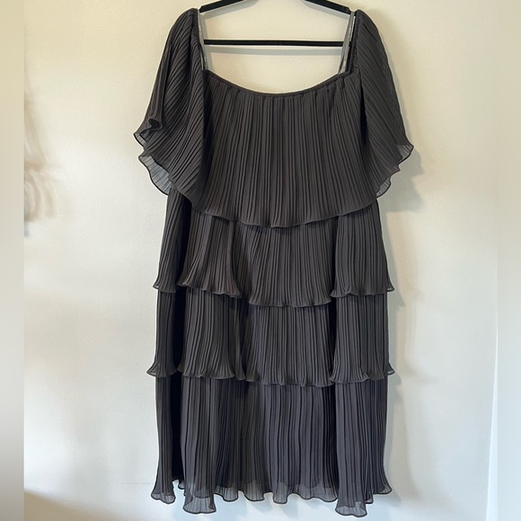ARULA | Dresses | Arula Pleated Ruffle Tiered Midi Dress | Poshmark